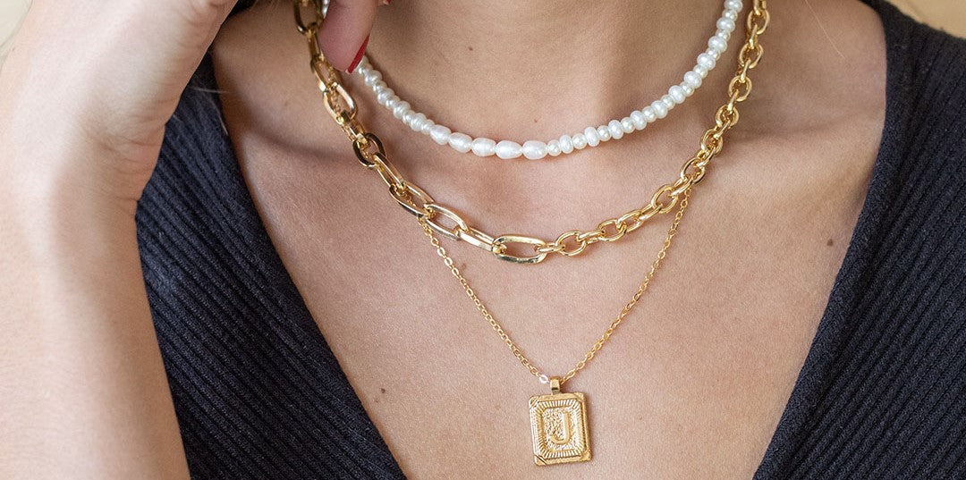 Únete a la tendencia del layering con tus collares de LunaMar, aquí te ...